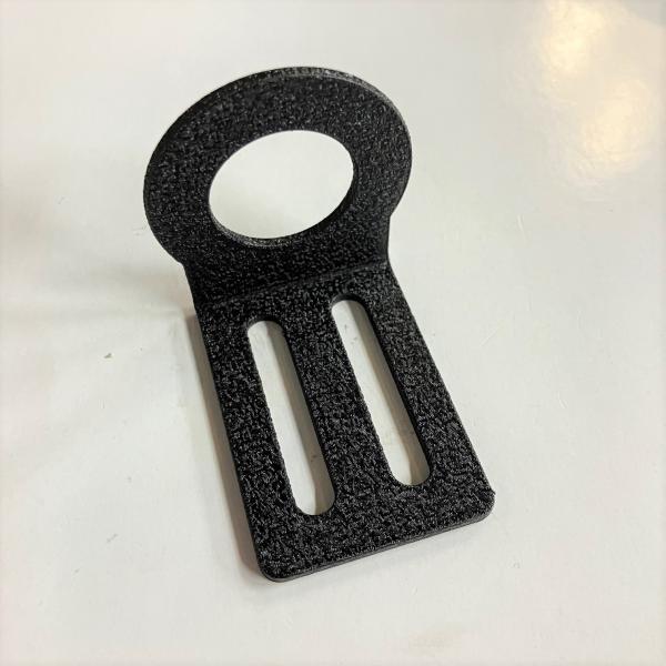 4.8cm×3.4cmステーのみの販売です。お好きに固定してご利用ください。シガーライターは別売りです。