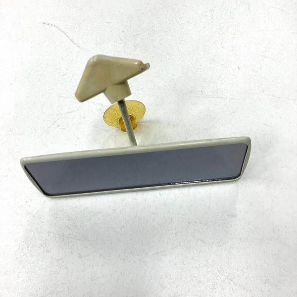 こちらは中古品です。写真のものが現品です。プラスチックの劣化があり、表面が粉状になっています。吸盤など、経年劣化がありますので、ご自身で適宜加工、リペアし取り付けください。約：6.7cm×18.5cmRear View Mirror Rov...