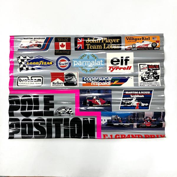 1枚の大きなステッカーです。全体的にヨレあり、白い部分に汚れあり。古いステッカーゆえ、粘着に弱まりがある可能性があります。写真にてご確認ください。73cm×51cm丸めて保管・発送となります。Gulf Good Year elf Tyrre...