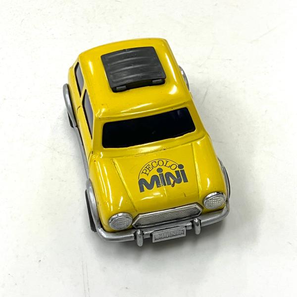 こちらは中古品です。傷あり。リアタイヤの回転が鈍くなっています。約7.5cm×6cm×13cm写真の物が現品です。