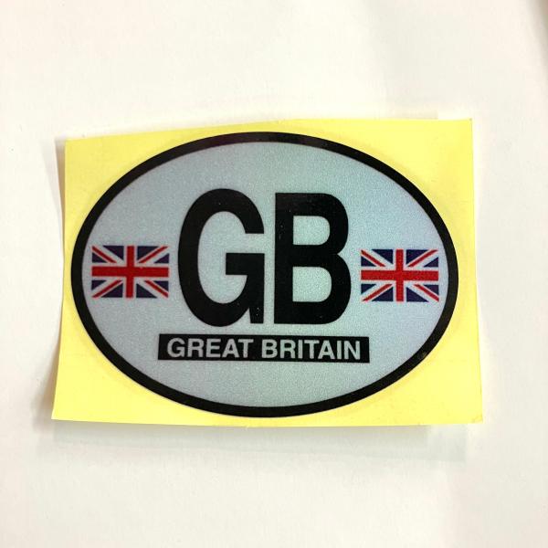 表面にクリアステッカーが付いていますので、色のついたステッカーごと剥がし、貼付け後にクリアステッカーのみをゆっくり剥がしてください。黄色い部分は台紙の色です。7.2cm×10cmGBとはグレートブリテンの略で、車に乗っている人の国籍を表す為...
