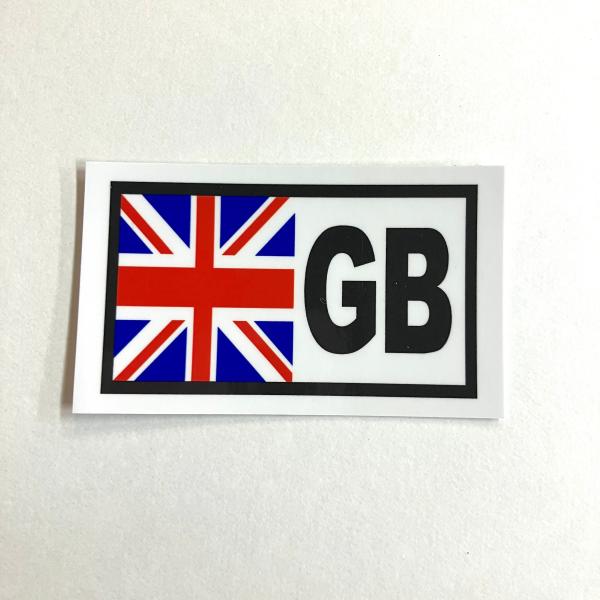 GreatBritainの略のGBの文字と英国旗柄のデザインです。ヨーロッパでは車で国境を越えることがありますので、車の後方に貼っておくと、何処の国から来たのかを知らせる為に一役買っています。イギリス車におすすめ。4.5cm×7.5cm