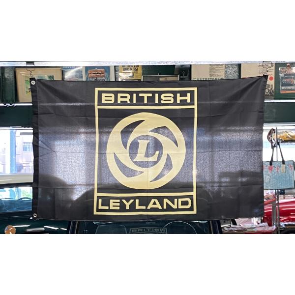 新品ですが、写真の物が現品です。折りたたんだ状態での保管・発送となります。ガレージフラッグです。店舗のディスプレイにも最適です。約88cm×150cmBritish Leyland Car Automobile Logo Flag Gara...