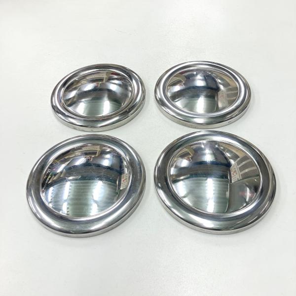 こちらは中古品です。傷あり。写真の物が現品です。10インチスチールホイール用のセンターキャップです。ステンレス製です。クラシックミニ純正ホイールの3.5Jや4.5Jに取り付け可能です。4枚分のお値段です。中古車を購入時は、購入時の装備が純正...