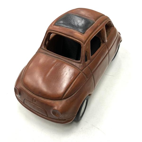 イタリア製ハンドメイド1990年代製作限定品イタリアのアーティストが製作したチンクエチェントのオブジェ置物です。同制作品の他車種も別ページで販売しております。木をくりぬいて製作しています。サイズは長さ350mm×幅140mm×高さ170mm...