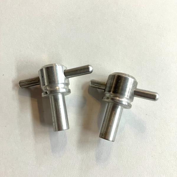 クラシックミニのT型タイプのタペットカバー用ボルトです。新品ですが写真の物が現品です。2点セットの価格です。Rover Classic Mini Rocker Cover T Bars