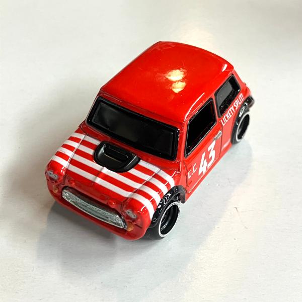 T46 24386 MORRIS Mini LICKETY SPLIT C.C. #43写真のものが現品です。ホットウィール　クラシックミニ　ミニカー量産品に関しましては、製品の塗装のムラ、デカールのズレ、各種パーツの取り付け位置の誤差など...