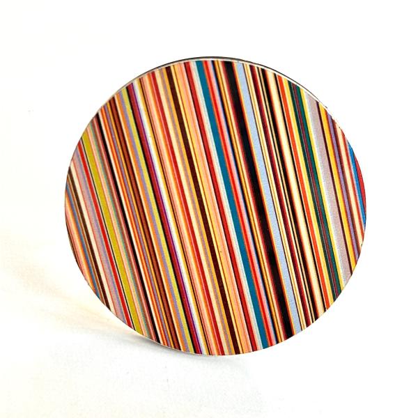 Paul Smith Stripe Front Grill Badge直径：8cm新品ですが、写真の物が現品です。エンブレムの取り付け方法は、それぞれ異なり、ステーや、ナットのない商品もございます。ご確認の上、ご購入をお願い致します。