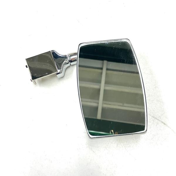 クラシックミニに左右どちらにも取り付けできるレトロなデザインのオーバーテイクミラーです。ドアのアッパーフレームのお好きな位置に挟み込んで取り付けます。MK2以降、1990年以降のローバーミニ車両に使用可能です。MK1でも取り付けを希望される...