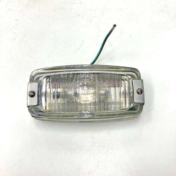 トランク直付用レンズに欠けあり。写真のものが現品です。レンズサイズ：11.5cm×5.5cm写真に写っているもの以外に、付属品はございません。場合によってはご自身で加工の必要なことがございます。中古品のため、細かな傷があります。新品・良品を...