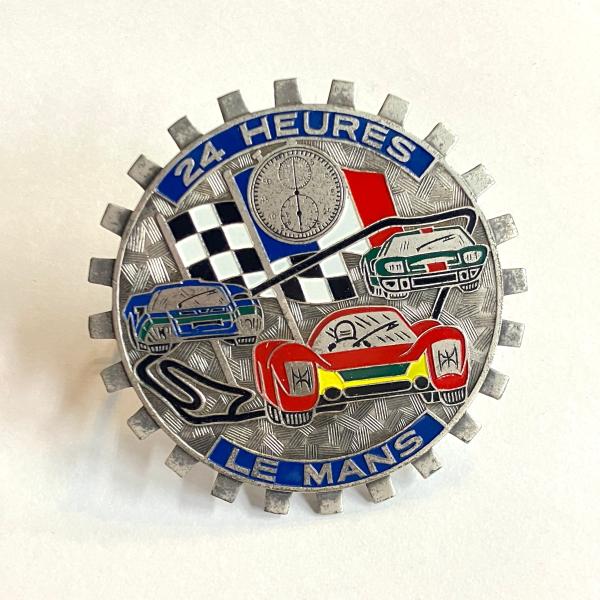 こちらは中古品です。直径：9.1cm写真の物が現品です。状態を写真にてご確認ください。エンブレムの取り付け方法は、それぞれ異なり、ステーや、ナットのない商品もございます。ご確認の上、ご購入をお願い致します。