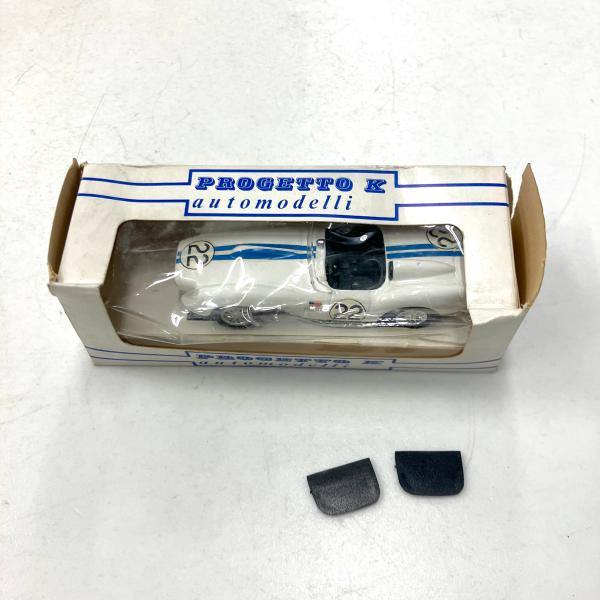 01324h Le Mans 1958N.22パッケージが潰れており、サイドに破れあり。クリアパッケージも潰れた状態です。ミニカーのデカール部分に経年劣化あり。写真のものが現品となります。量産品に関しましては、製品の塗装のムラ、デカールのズ...