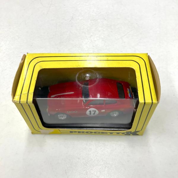 036フェラーリ 250 クーペToue de France 1952#17写真のものが現品となります。紙パッケージにシール付着跡あり、経年劣化、汚れあり。量産品に関しましては、製品の塗装のムラ、デカールのズレ、各種パーツの取り付け位置の誤...