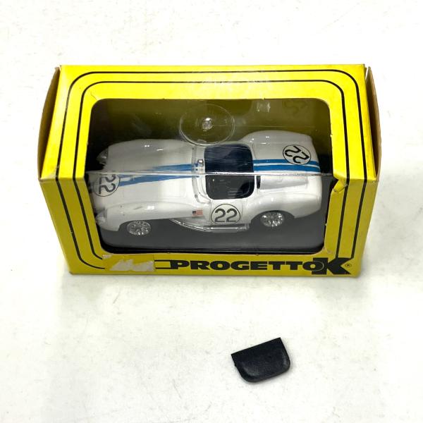 013フェラーリ 250 TR 195824h Le MansN.22写真のものが現品となります。紙パッケージにシール付着跡あり、経年劣化、汚れあり。量産品に関しましては、製品の塗装のムラ、デカールのズレ、各種パーツの取り付け位置の誤差など...