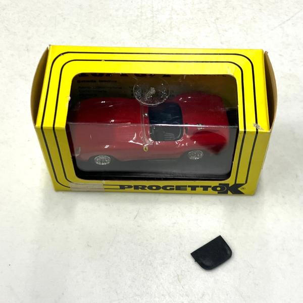 051フェラーリ 250 TRPrototipo<Clienti>写真のものが現品となります。紙パッケージにシール付着跡あり、経年劣化、汚れあり。量産品に関しましては、製品の塗装のムラ、デカールのズレ、各種パーツの取り付け位置の...