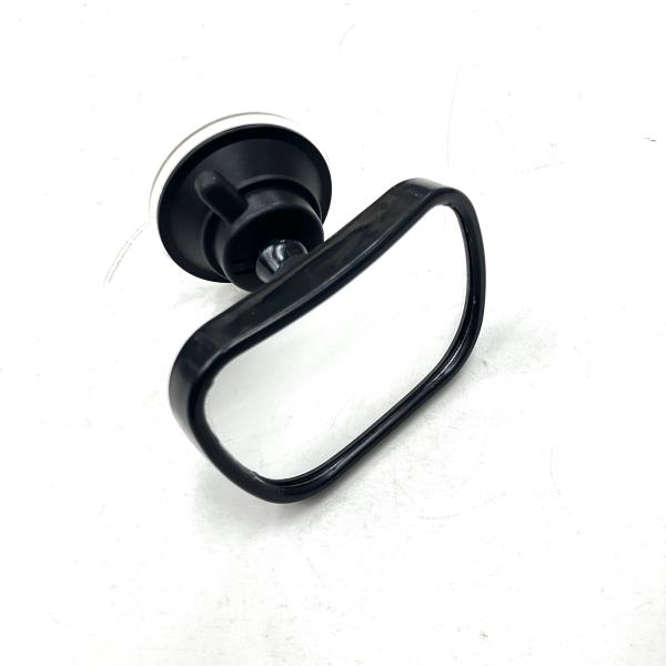 吸盤で固定するミラーです。車種問わず、後部座席のお子様の見守り用や、玄関やガレージ室内など、吸盤で固定できる場所に使用してください。室内での使用を推奨します。ミラー以外に付属品、説明書などはありません。ミラー部分：5.5cm×8.5cm