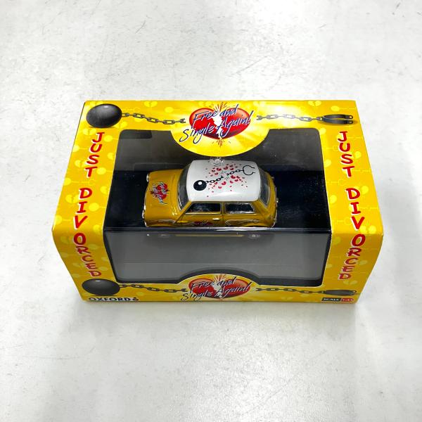 オックスフォード　ローバーミニのミニカークリアケースに劣化あり。Nr:OXFMIN022写真のものが現品となります。量産品に関しましては、製品の塗装のムラ、デカールのズレ、各種パーツの取り付け位置の誤差など、商品の個体差、初期の傷がある場合...