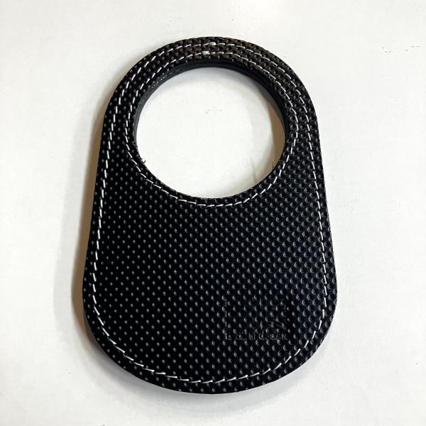レザー製のクラシックミニのガソリンキャップにかけるよだれかけです。写真の物が現品です。8.7cm×13.5cmClassic Mini(Rover Mini) Petrol Tank Apron Guard Fuel Bib Leather