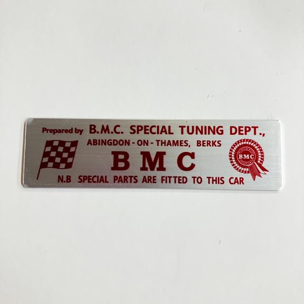 ローバーミニにおすすめのBritishMotorCorporationのロゼッタマークとチェッカーフラッグのプレート型ステッカー。ABINGDON ON THAMES BERKS10.8cm×3cm薄い金属製のプレートステッカーです。エンブ...