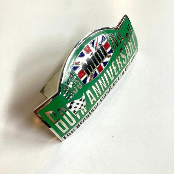 60 YEARS of the mini5cm×10cmClassic Mini 60th Anniversary Front Grill Emblem Badgeエンブレムの取り付け方法は、それぞれ異なり、ステーや、ナットのない商品もござ...