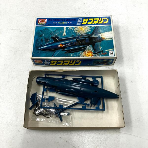 こちらは未組み立て品ですが、パーツ欠損があります。説明書もございません。ご容赦ご理解のもと、ご判断ください。写真のものが現品となります。写真に掲載のもの以外に付属品はございません。紙パッケージに細かなキズ、色あせなどの経年劣化があります。量...