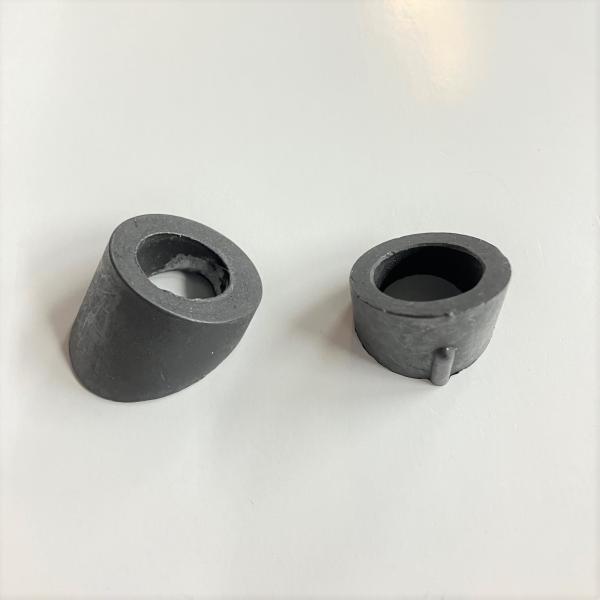 ローバーミニのワイパー付け根部分のパーツです。こちらは、1台分の値段です。取付イメージの写真は、参考です。お送りします商品は、1枚目の写真のものです。Rover Mini Wiper Wheel Box Bush