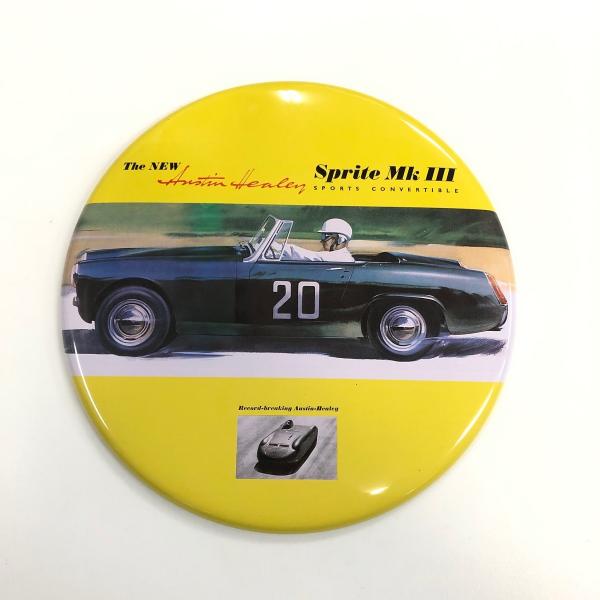 オースチンヒーレースプライトMK2ゼッケン20＃20新品ですが、左上にへこみがあります。写真でわかりにくい程度ですが、触るとわかるへこみです。直径：20cm立てかけることもできます。針が付いているので、ピンパッチのようにとめたり、裏に穴が開...