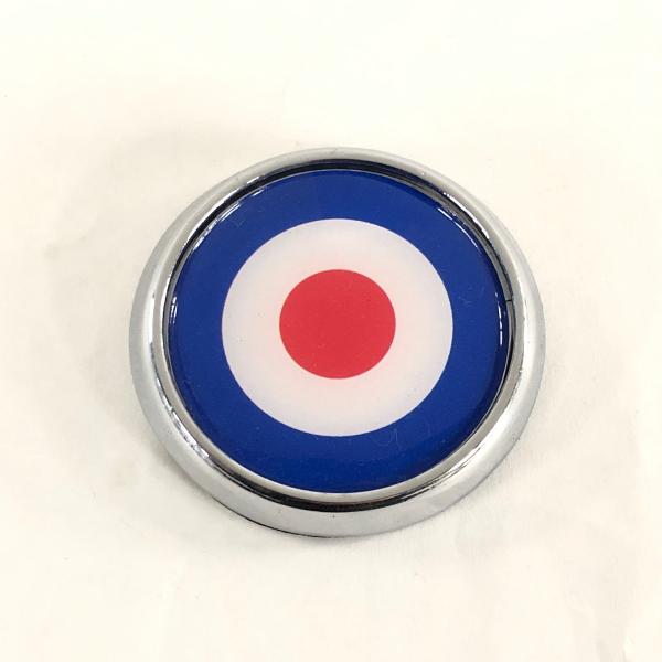 クラシックミニの丸型タイプのボンネット用エンブレムです。 センターのターゲットモチーフはステッカーです。 同じマークのシフトノブなども別ページにて販売中です。貼り付けは両面テープで貼り付けるだけです。 5.5cm×5.3cmClassic ...