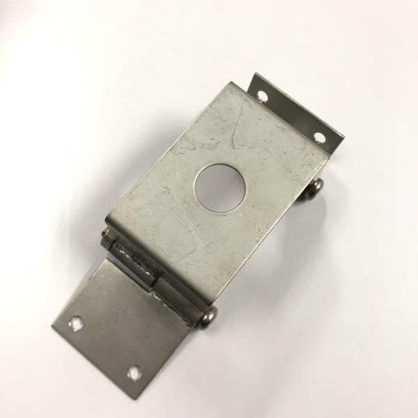 LUCAS製のフォグランプを取り付ける為の取付ステーです。クラシックミニで、1960年代のモンテカルロラリーで使用されたタイプです。取付には穴あけ加工が必要になります。 1個のお値段です。Rover Mini Special Tuning ...