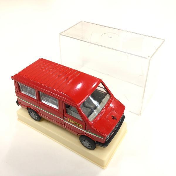 ケースサイズ：11.5cm×5.5cm×8cmミニカーはタイヤがケースに粘着しています。クリアケースに大きな亀裂・セロテープの跡があります。写真のものが現品となります。量産品に関しましては、製品の塗装のムラ、デカールのズレ、各種パーツの取り...