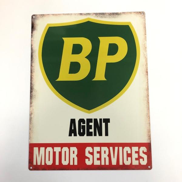 BPオイル　AGENT　MOTOR　SERVICESBP　OILのビンテージ風塗装のサインプレートです。ガレージやご自宅のインテリアにいかがでしょうか。30cm×40cm角に固定用の穴空きあり。錆びや汚れはプリントでレトロ風にしているもので...
