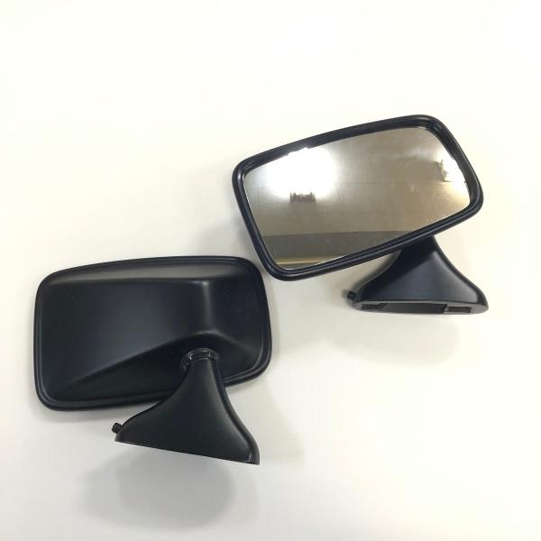 WINGARD GAM250MADE IN ENGLANDクラシックカーのカスタムにおすすめな、黒いスクエアサイドミラーセットです。鏡面サイズ：約９.5cm×14.5cm取り付け部分のサイズ：8cm場t3cm説明書や適応車種はありません。取...