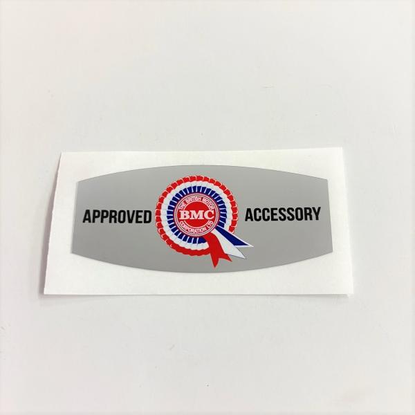 BritishMotorCorporation光沢があり、鏡の様に写り込む材質のステッカーです。7cm×3.1cm白い部分は台紙です。BMC APPROVED ACCESSORY Sticker Silver