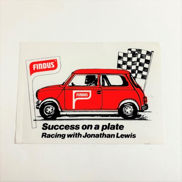 ガラスの内側から外側へ向けて貼るステッカーです。印字面が粘着面です。写真のものが現品です。写真の黄色い枠部分、ステッカーが切れています。14cm×9.9cmこちらは、現在生産しているものではなく、デットストック品です。ステッカーの粘着に関す...