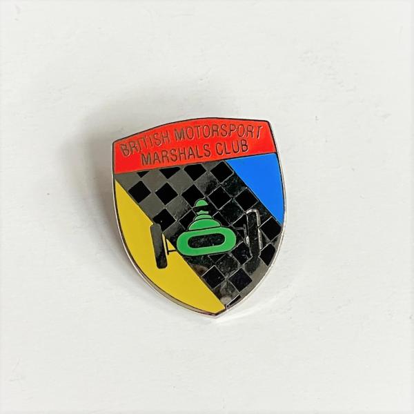 写真のものが現品です。2.4cm×2.8cm