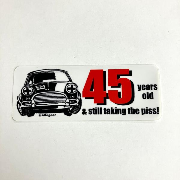 こちらはガラスの内側から外側に向けて貼るステッカーです。印字面が粘着面です。クラシックミニ45周年ステッカー写真の物が現品です。12.7cm×4.8cm