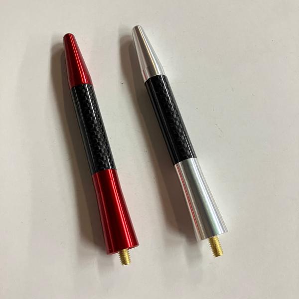 1997年以降のローバーミニに取付可能なアンテナです。長さ：11.5cm（ねじ部分含まず）1点分の価格です。Classic Mini Replacement Roof Aerial Car Antenna Silver/Red