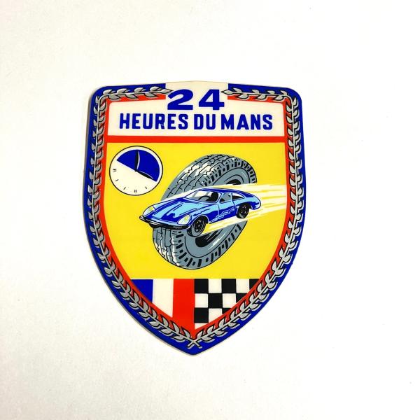 8.3cm×10.5cm現在生産しているものではなく、デットストック品です。台紙についていますが、古いものにつき、ステッカーの粘着は無くなっています。台紙を剥がして、両面テープや接着剤など、お好みの方法で貼り付けてください。薄いプラスチック...