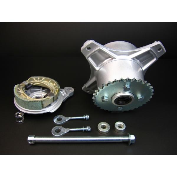 ■特長ホンダダックス、シャリィタイプの４本スポークハブです。ホンダダックス、シャリィのリアスイングアームとホイールが取り付け可能です。３０Ｔの高速走行向けスプロケットがセットです。■付属品ブレーキシューベアリングアクスルシャフトカラーチェー...