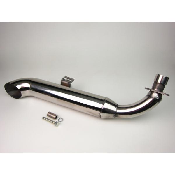 モンキー用ダウンマフラーショートタイプで外径６２ｍｍの大迫力デザインサイレンサー部分には網目状のフィルターを使い、消音効果とトルクアップを測っています。バックステップとの併用はボルトオン。フットステップボルトを使用して、サイレンサーを固定す...