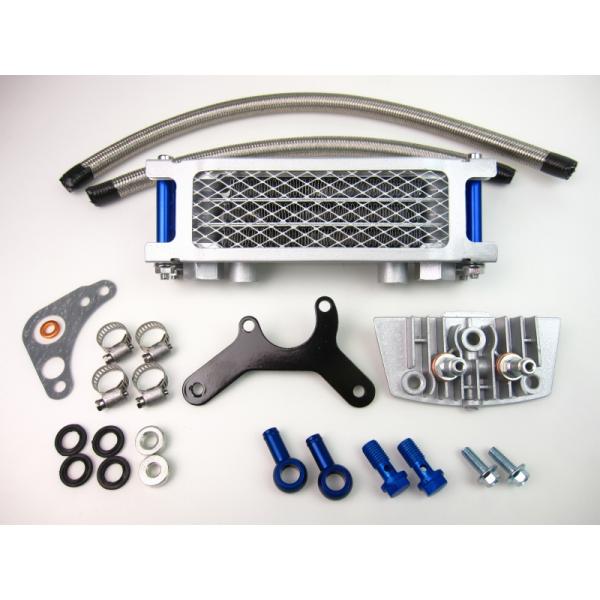 ■特長モンキー向けプロテクト装備オイルクーラーです。セット内容にはステンレスメッシュホースが含まれます。オイル流量が多く、ビックボアエンジンに最適なサイズです。■仕様オイルクーラーサイズ（プロテクターは含まない）H58mm×W198mm×D...