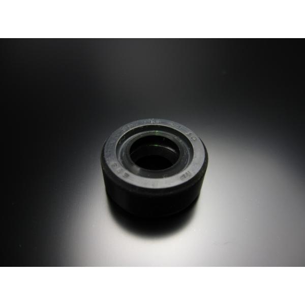 ホンダ純正チェンジペダルオイルシール４Ｌ、５Ｌ共通でご使用いただけますサイズ：１１.６×２４×１０（アライ）取り付け方法：外周にオイルを塗布してプラグレンチで押し込んでください図中の２４番です純正品番：91208-KB4-671