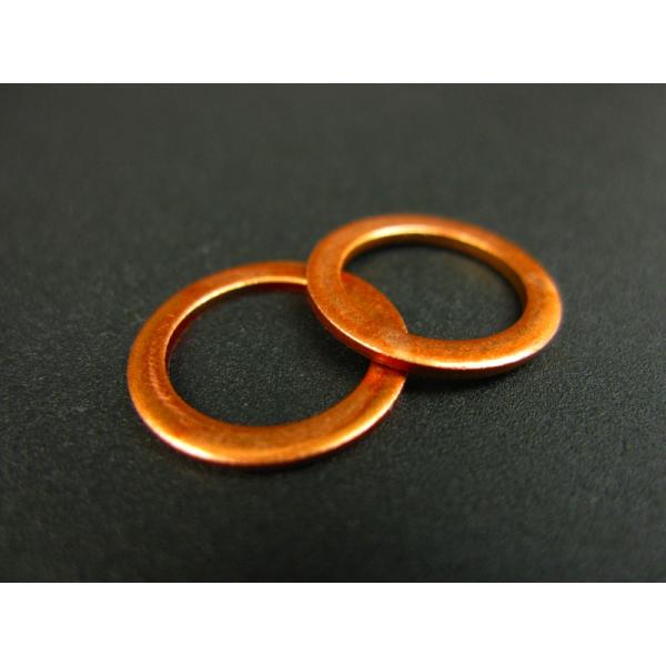 高品質の国内製、バンジョー用シーリングワッシャー。ミニモトオリジナルの別注製品（日本製）です。■仕様材質 銅穴径１０.０×外径１３.７×厚み１.０ｍｍ■入り数２個■アドバイス分解時には、必ず新しいシーリングワッシャーと交換してください。