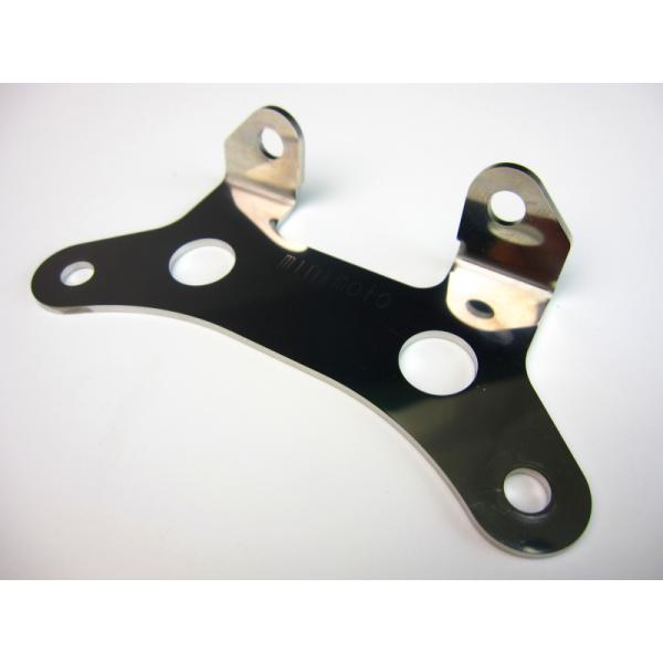 ■特長オイルクーラーをシリンダーヘッドへ取り付けするマルチタイプステー。取り付け方法は”なんと８通り”です！ヘッドスタッドボルト上/下、ステー表裏（高さ±１５ｍｍ変更）の取り付け方法に対応します。オイルキャッチタンクへの接続ホースやタペット...