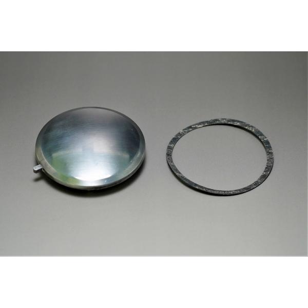 ■内容Loncin製、Lifan製125ccエンジン用カムスプロケットカバーです。ホンダ純正品と比較すると大きい外径が大きなサイズです。直径φ82mmのカムスプロケットカバーです。■製品詳細カラー ポリッシュカバー外径 φ82mm*ホンダ製...