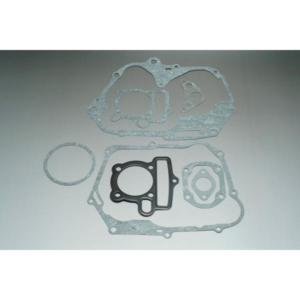 ■内容発売中のパフォーマンスZ-1型125ccエンジン用ガスケットセットです。■セット内容クランクケース・センター側ガスケットクランクケース・クラッチ側ガスケットシリンダーガスケットシリンダーヘッドガスケットシリンダーヘッドトップガスケット...