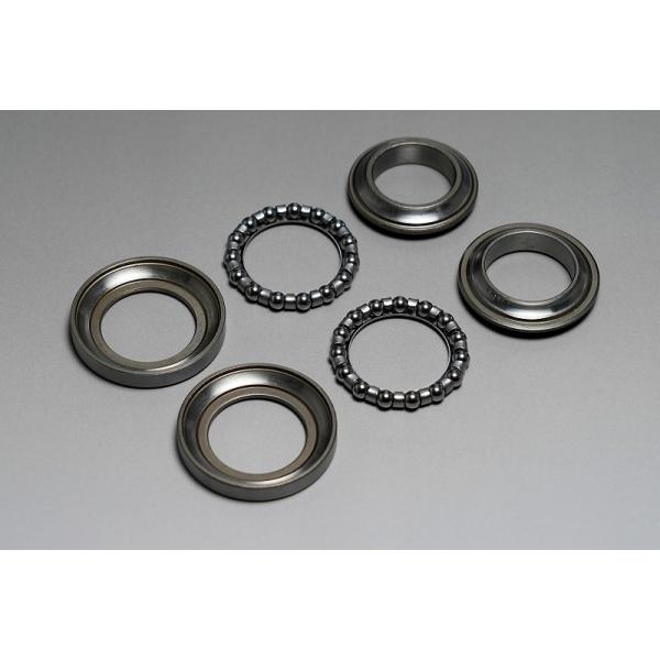 ■特長スチール製のボールベアリングガイドで、耐久性をアップさせました。長期間の走行による振動やハンドル切換しによる摩耗部品の交換用としてお薦めです。■セット内容トップ側ステアリングレースコーン 1ヶボトム側ステアリングレースコーン 1ヶステ...