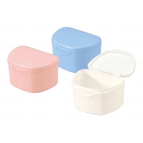 シンプルな入歯ケース・抗菌仕様の義歯ケース。※義歯洗浄剤は使用できますが、プラスチックを溶かすタイプは使用できません。○サイズ：幅9.3×奥行6.5×高さ5.6cm○素材：ポリプロピレン