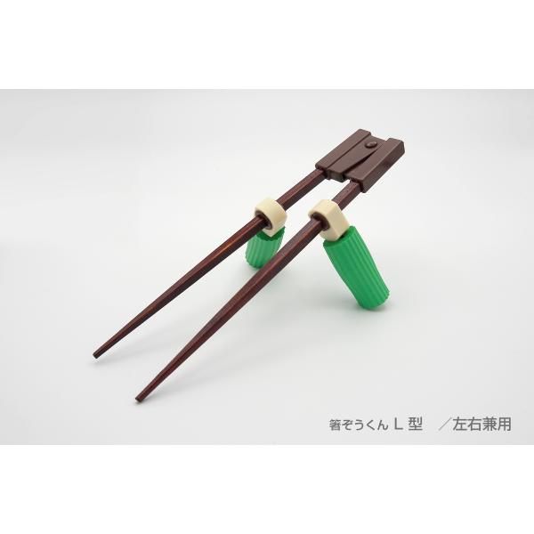 グリップの固定はネジ式で、位置・角度・脱着は自由。さらにグリップを太くする脱着可能なスポンジがついています。グリップの角度・太さを自由に設定できるため、変形した指の形に添わせたり、色々な持ち方に対応することができます。大きなグリップ → 小...