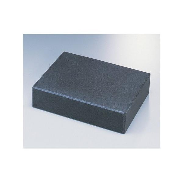 特徴    硬度性・耐磨耗性に優れ、経年変化に強いです。仕様    サイズ：300×450×100mm    重量：43kg    材質：花崗岩